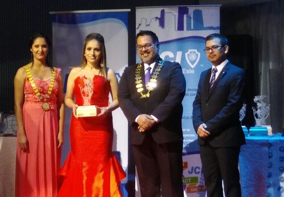 Gerente geral do Shopping China ganha prêmio do Junior Chamber ...